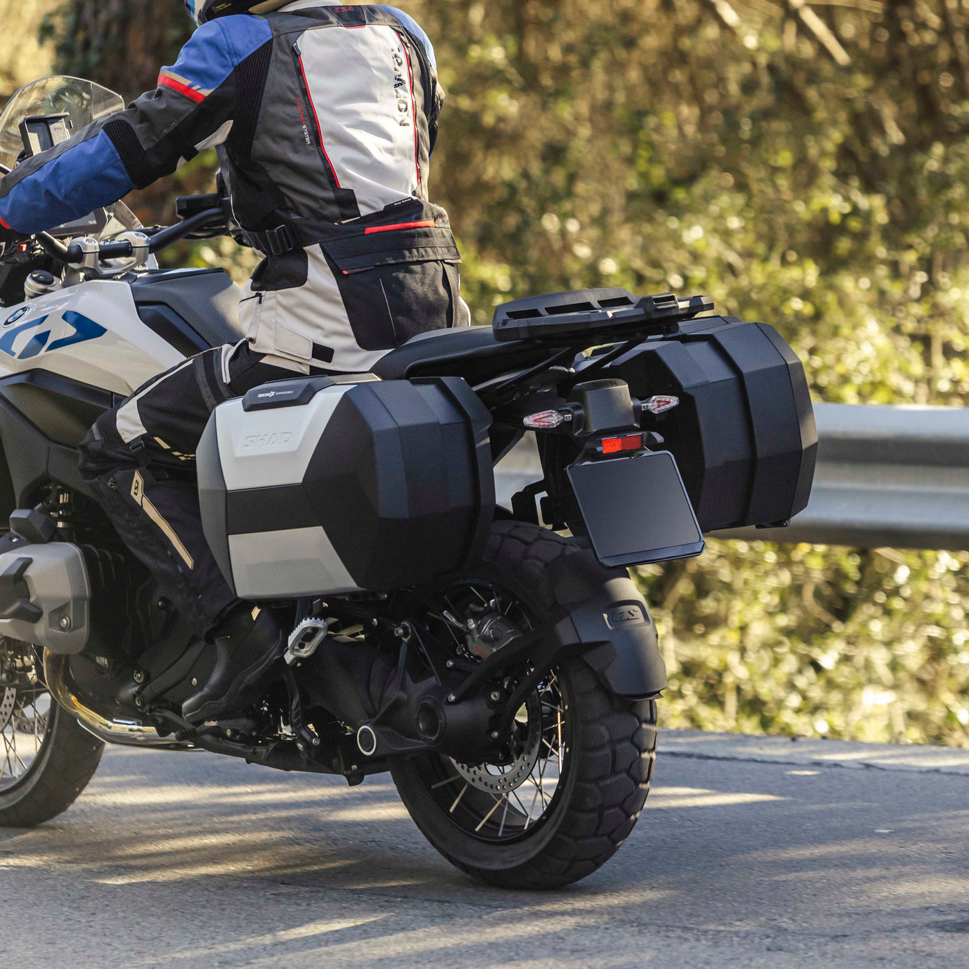 BMW R1300GS SH38X Expandable Side Cases | SHAD USA