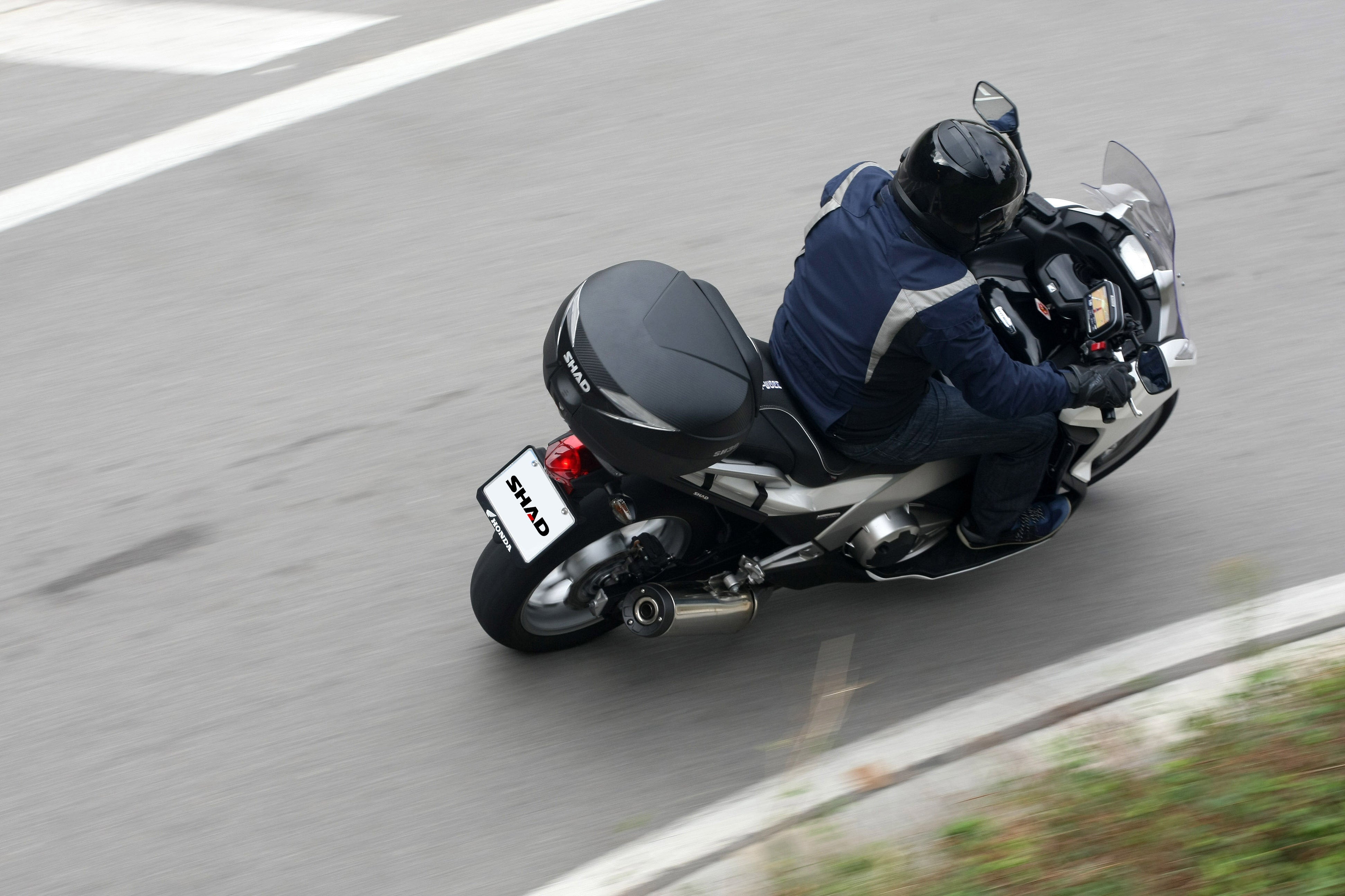 SHAD SH39 Top Case: Modern & Aerodynamic Storage | SHAD — SHAD USA